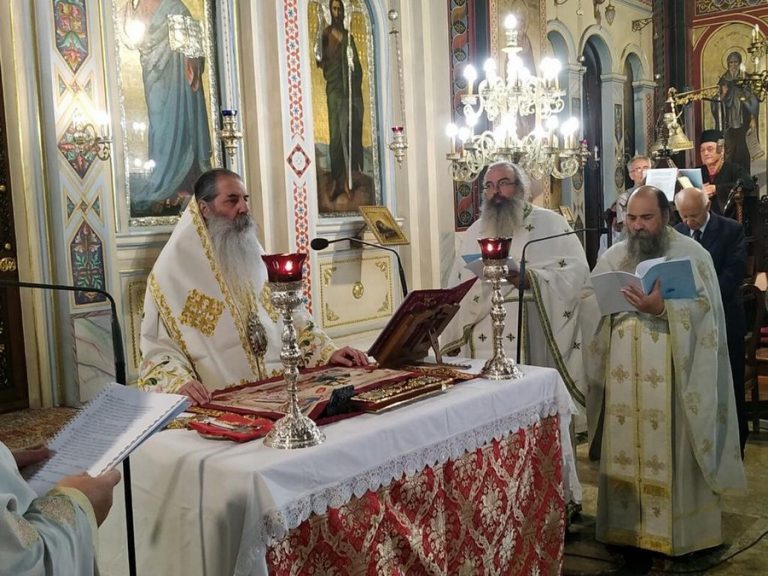Την αρχαιοπρεπή Θεία Λειτουργία των Αποστολικών Διαταγών τέλεσε ο Σεβ ...
