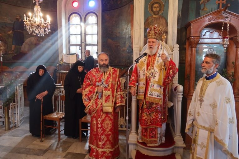 Κεκλεισμένων των θυρών πανηγύρισε η Ιερά Μονή Αγίας Βαρβάρας Σύρου ...