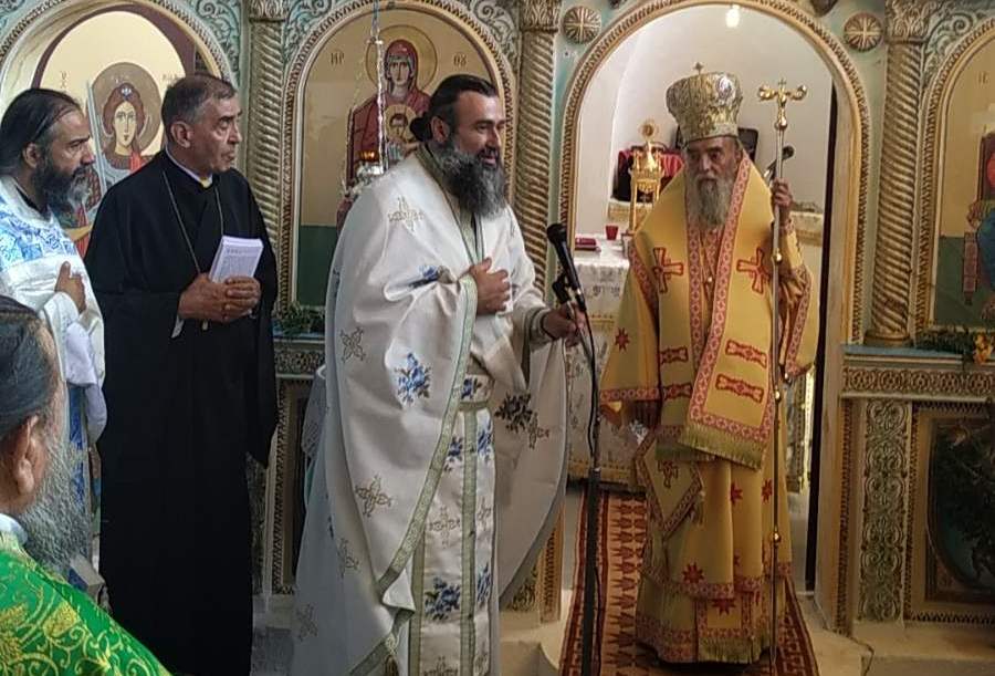 Ο Μητροπολίτης Ιερεμίας ιερουργός στο Προσκύνημα της Παναγίας στην Χώρα ...