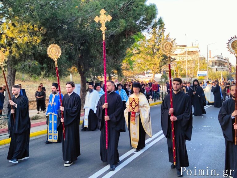 Μεγαλοπρεπής υποδοχή του Ιερού Λειψάνου του Αγίου Νικολάου στην Αγία ...
