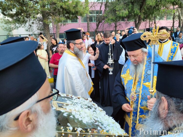 Μεγαλοπρεπής υποδοχή του Ιερού Λειψάνου του Αγίου Νικολάου στην Αγία ...