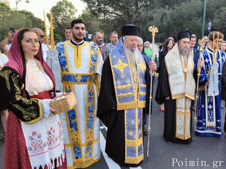 Μεγαλοπρεπής υποδοχή του Ιερού Λειψάνου του Αγίου Νικολάου στην Αγία ...