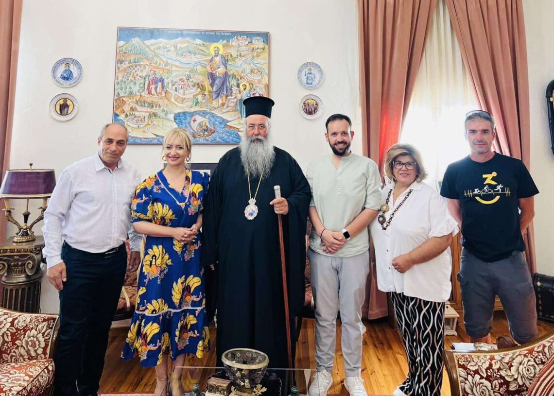 Καταβασίες Χριστουγέννων - Ψάλλει ο Μητροπολίτης Καρυστίας και Σκύρου ...