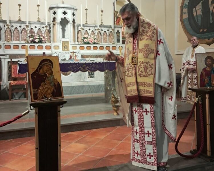 ΟΤΑΝ Η ΕΥΛΟΓΙΑ ΤΑΞΙΔΕΥΕΙ: Η ΦΟΤΖΙΑ ΣΤΗΝ ΑΓΚΑΛΙΑ ΤΟΥ ΘΕΟΦΙΛΕΣΤΑΤΟΥ ...