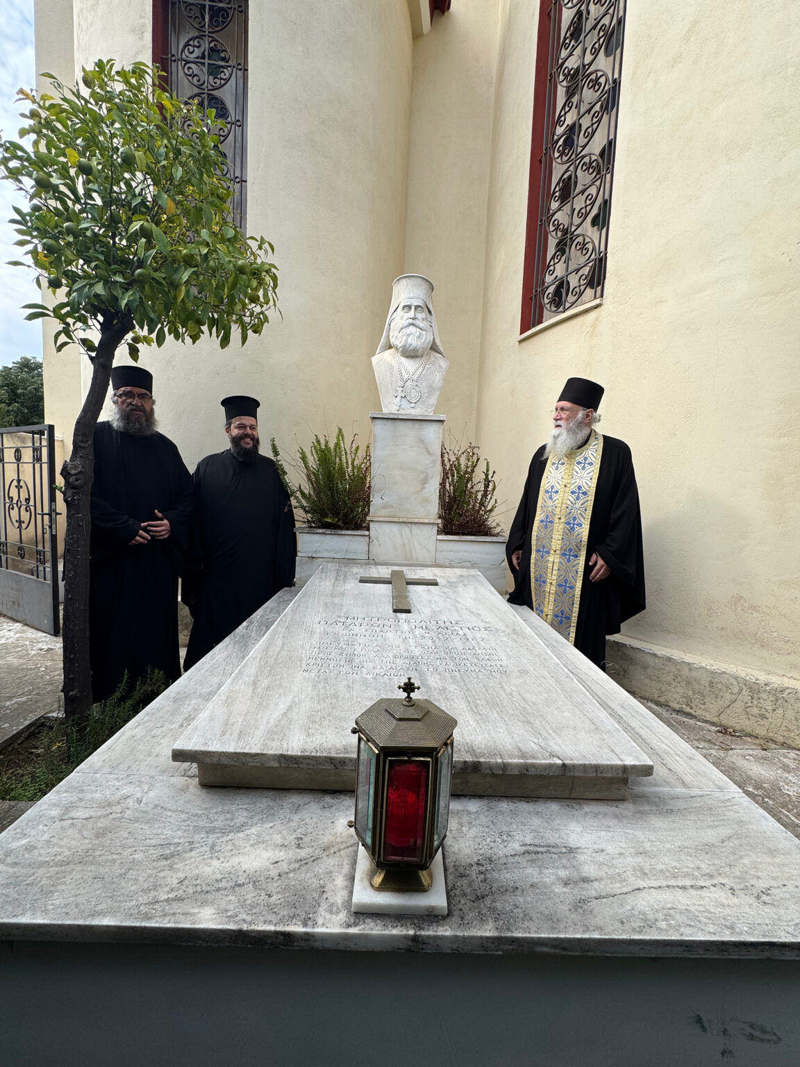 Τρισάγιο στον τάφο του μακαριστού και Αγίου Ιεράρχη Πατάρων Μελετίου ...