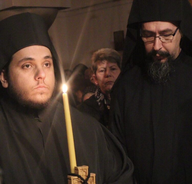 ΡΑΣΟΕΥΧΗ ΜΟΝΑΧΟΥ ΣΤΗΝ ΙΕΡΑ ΜΟΝΗ ΠΑΝΑΓΙΑΣ ΠΕΤΡΑΣ ΟΛΥΜΠΟΥ - Poimin.gr