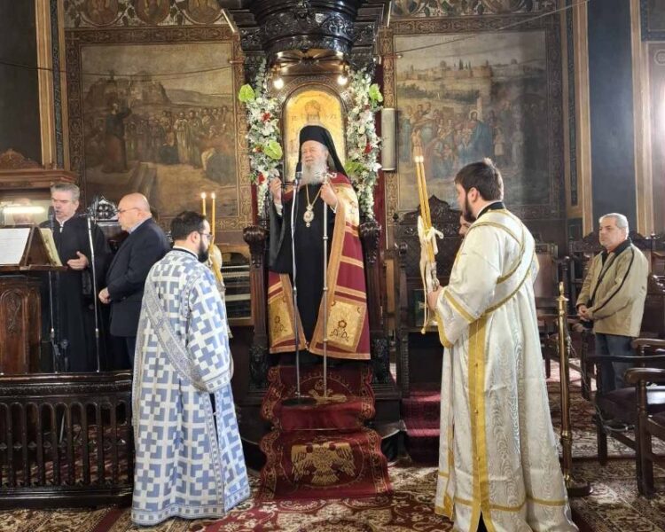ΟΛΟΦΩΤΑ ΘΕΟΦΑΝΕΙΑ ΣΤΗ ΧΑΛΚΙΔΑ - Poimin.gr