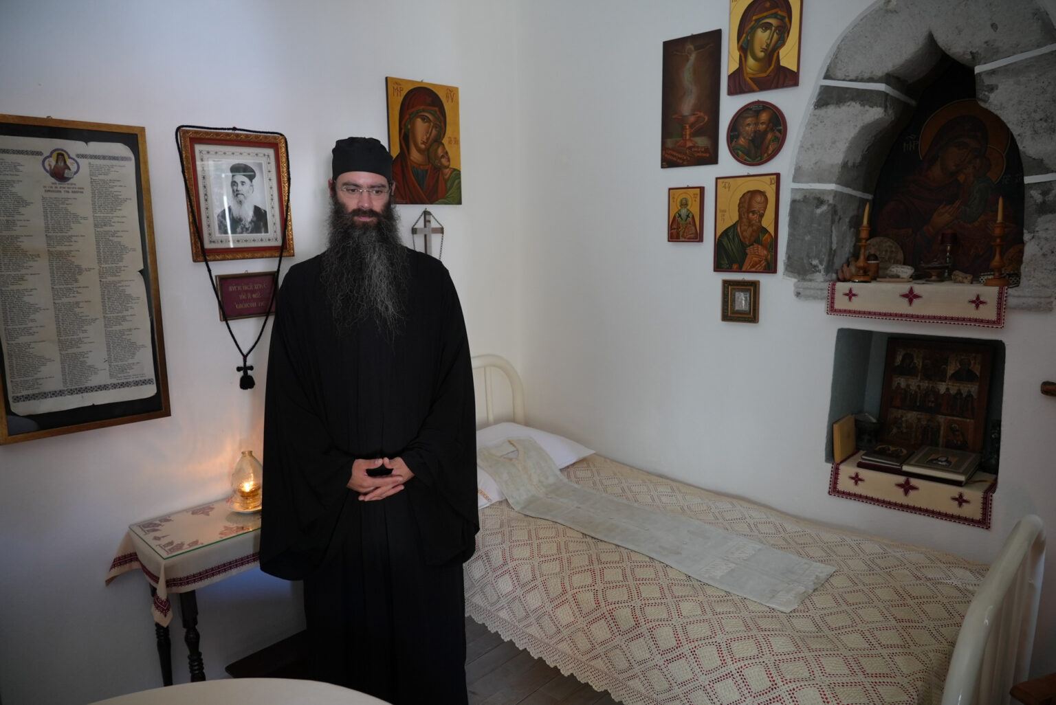 Ο Γέροντας Νεκτάριος στην Πάτμο για να πάρει την ευχή του Μητροπολίτου ...
