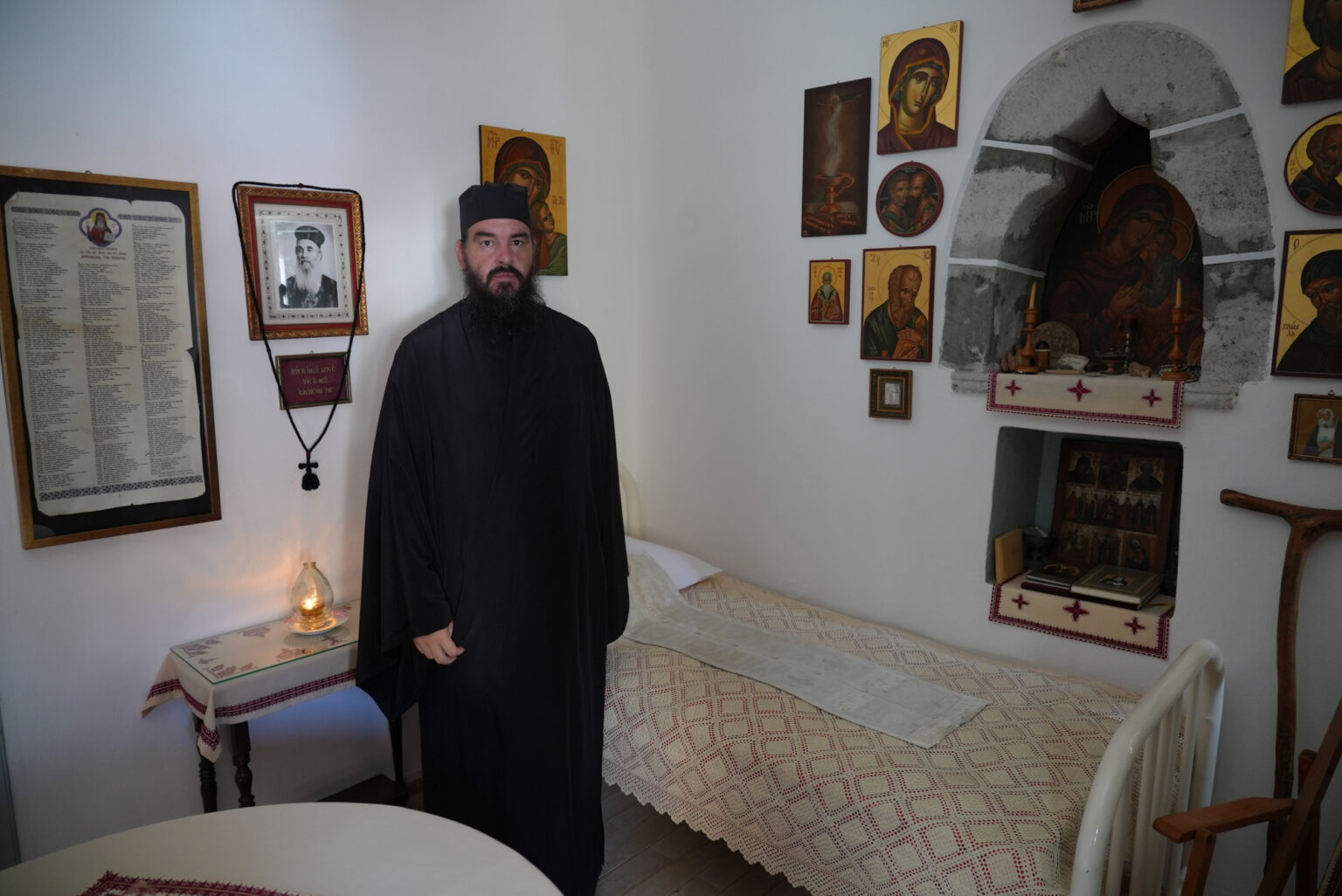 Ο Γέροντας Νεκτάριος στην Πάτμο για να πάρει την ευχή του Μητροπολίτου ...