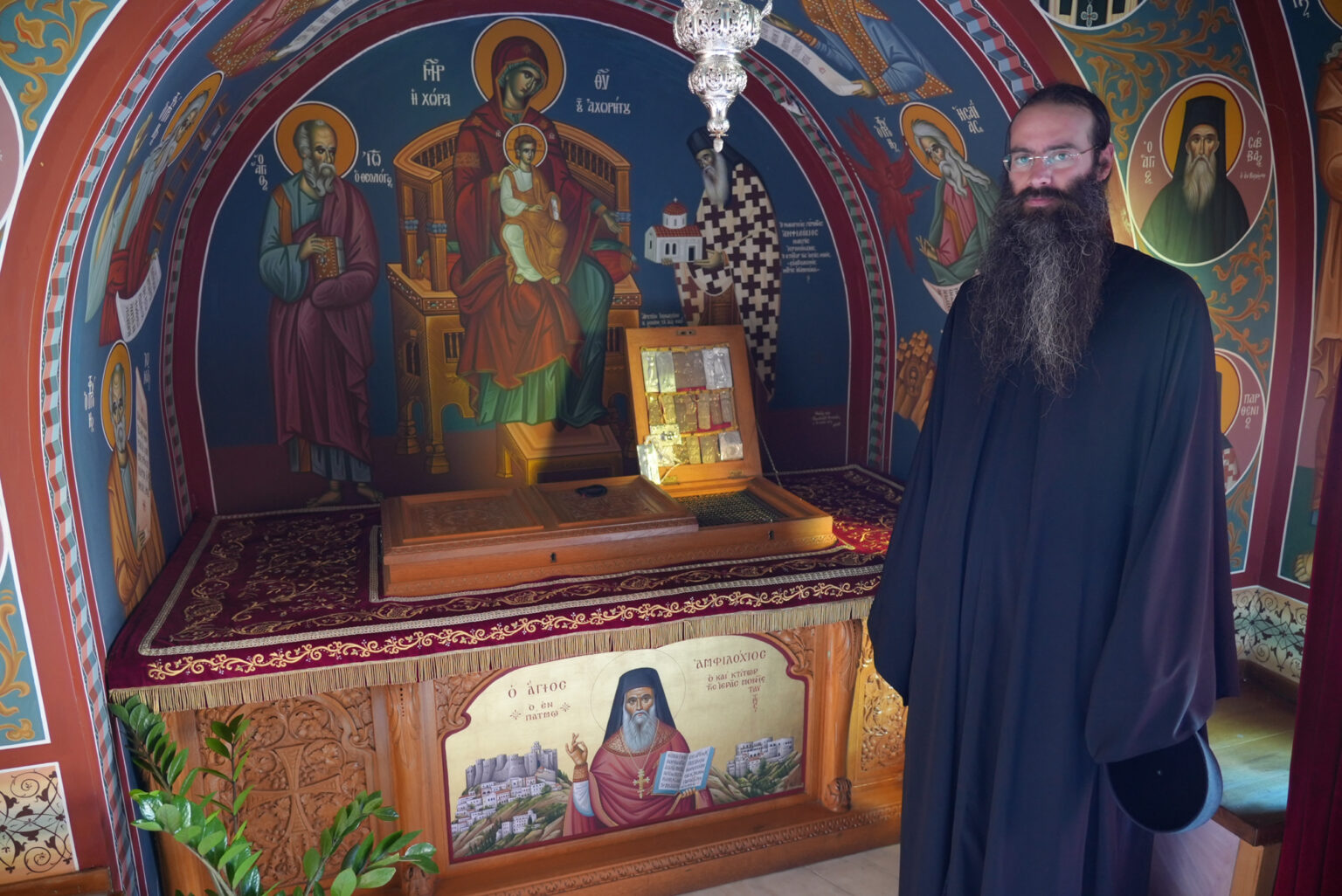 Ο Γέροντας Νεκτάριος στην Πάτμο για να πάρει την ευχή του Μητροπολίτου ...
